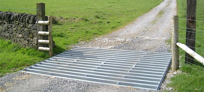 Steel Livestock Handling Equipment Cattle Guard Grid 4m X 2.2m / 3m X 2.2m