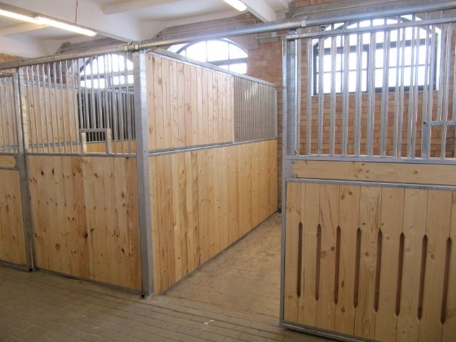 Full Weld Metal Prefab Horse Stables , Outdoor Pole Barn Horse Stall ...