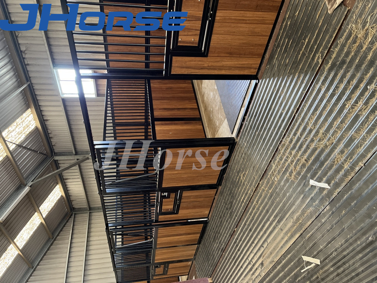 2200mm Modular Horse Stalls Barns With Latches Boarding For Pre Built ...