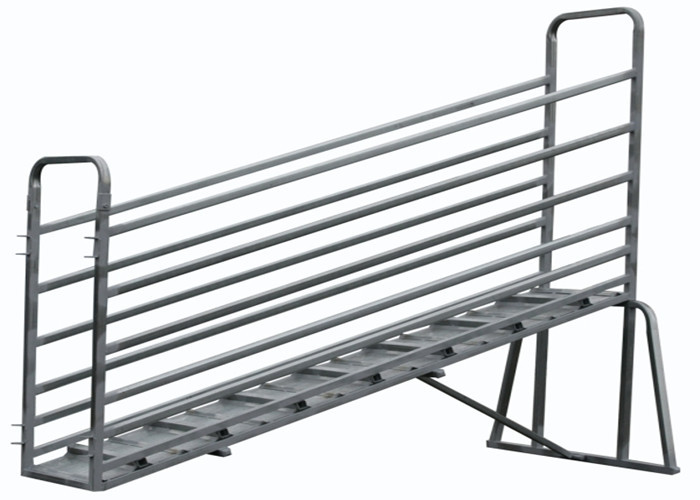 Strong Sheep Loading Ramp , Fully Welded Construction Portable Sheep Ramp