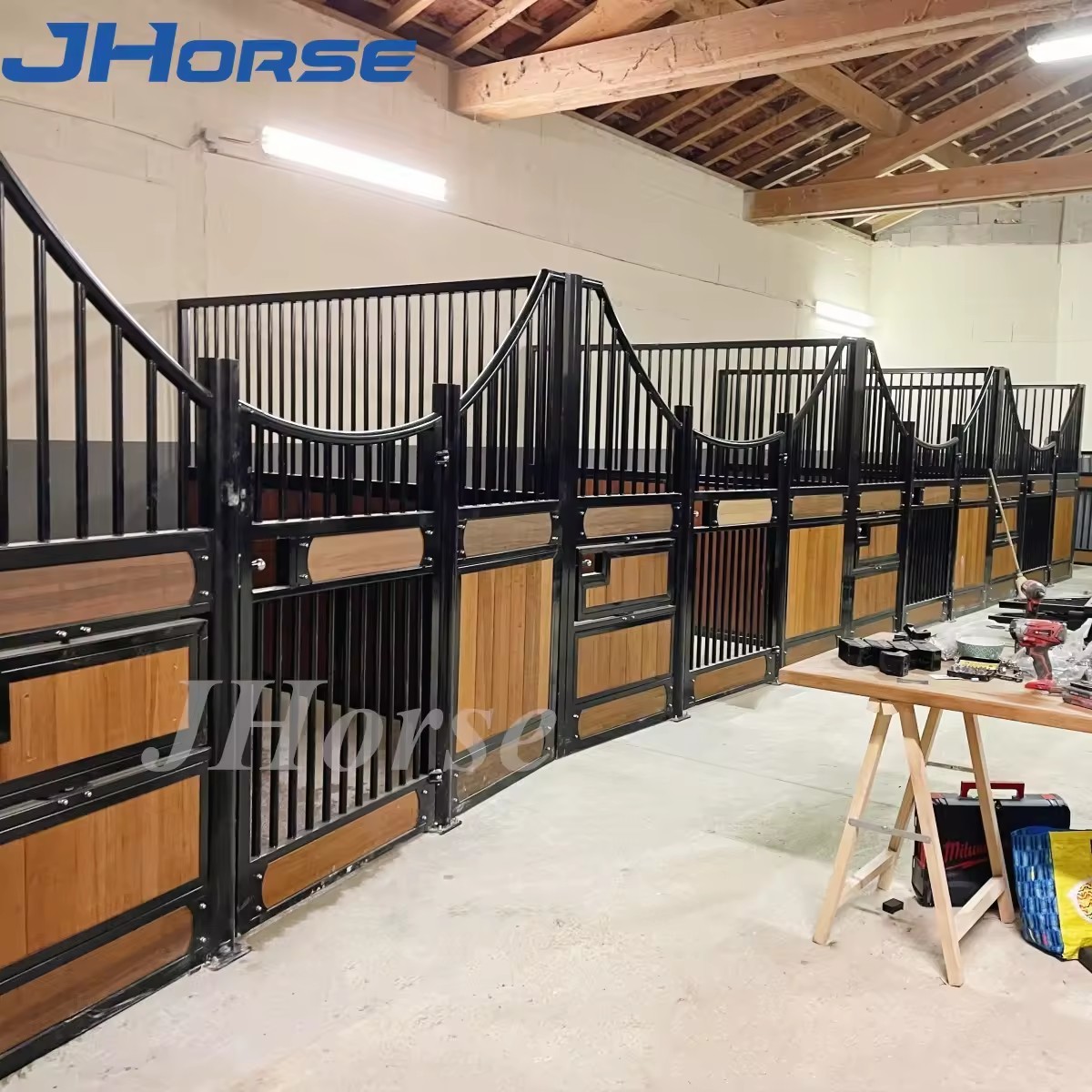 Weatherproof 2.2m Height European Horse Stalls With Plastic Wood Swing Door